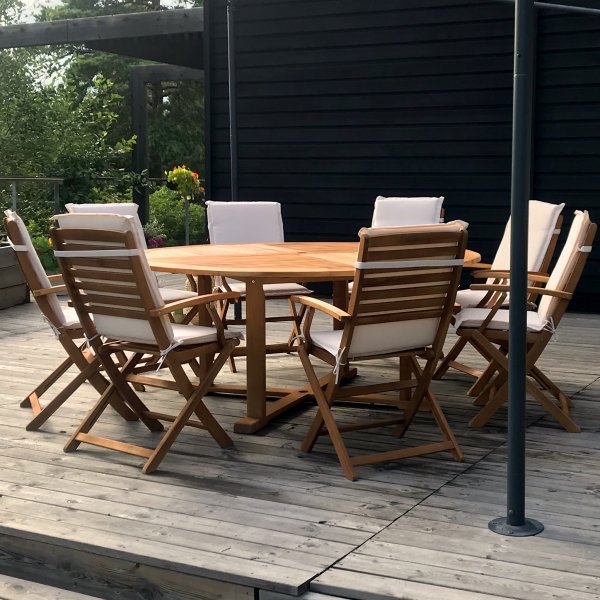 Stor matgrupp | Runt bord med 8 stolar | Lyfco Nämdö | Outl1